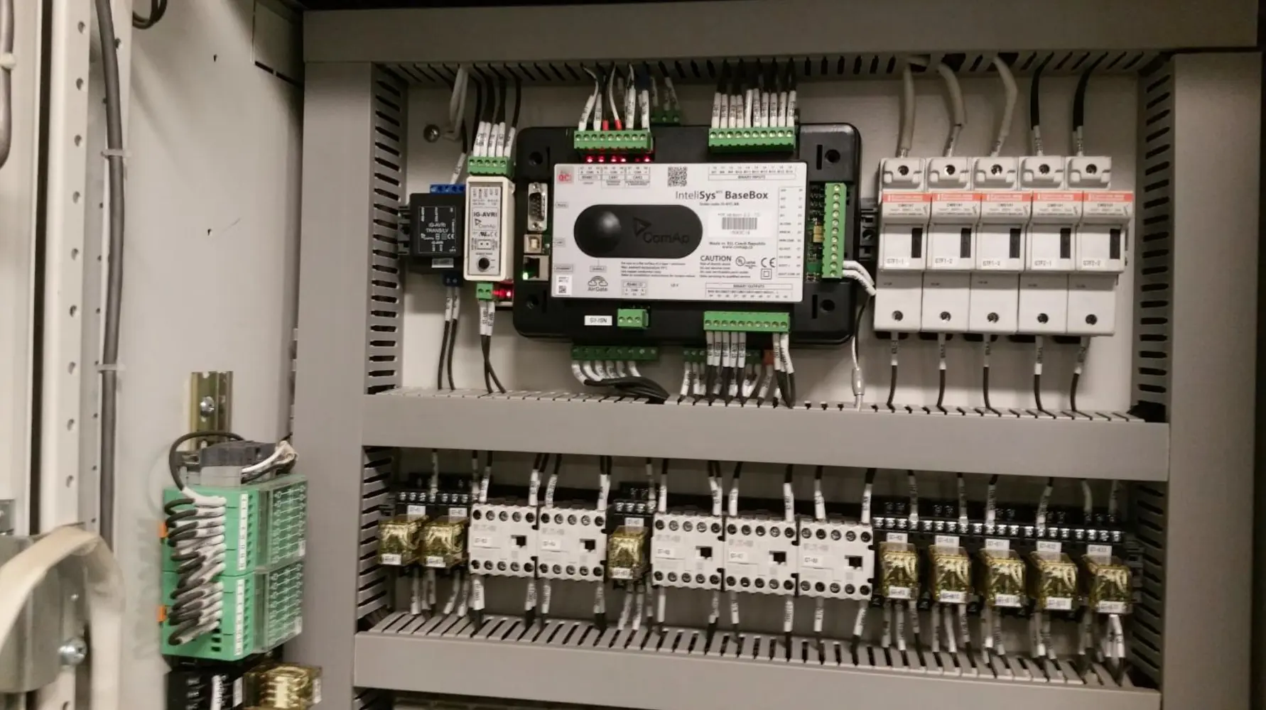 ComAp - Power Management Controls for a Jack-Up Lift Vessel